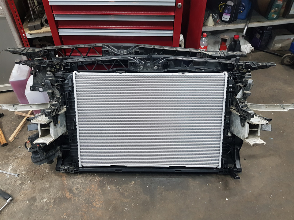 Новая кассета радиаторов с телевизором — Audi A7 Sportback (1G), 3 л ...