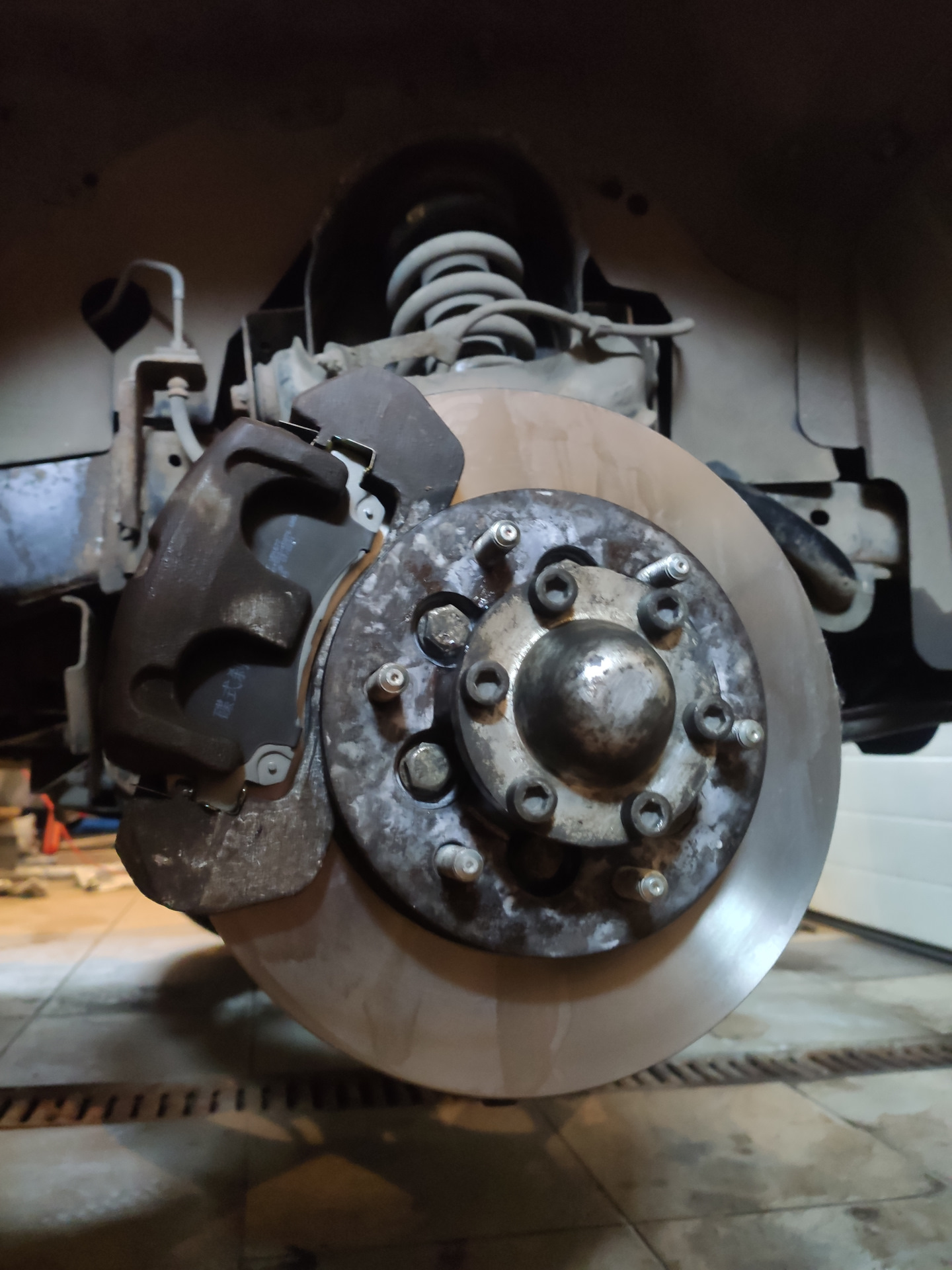 121. Замена передних тормозных дисков — Chevrolet TrailBlazer (2G), 2,8 ...