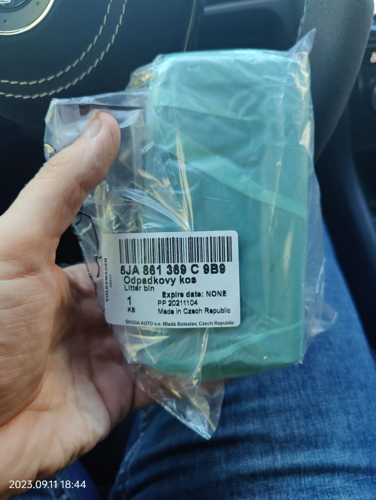 Ништяк для гольфа (оригинальная мусорка (5JA861369C9B9) + отвёртка VAG ...