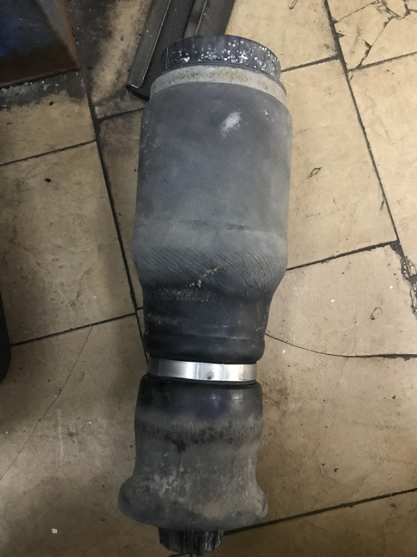 Лопнул задний правый пневмобаллон — Mercedes-Benz GL-Class (X166), 3 л ...