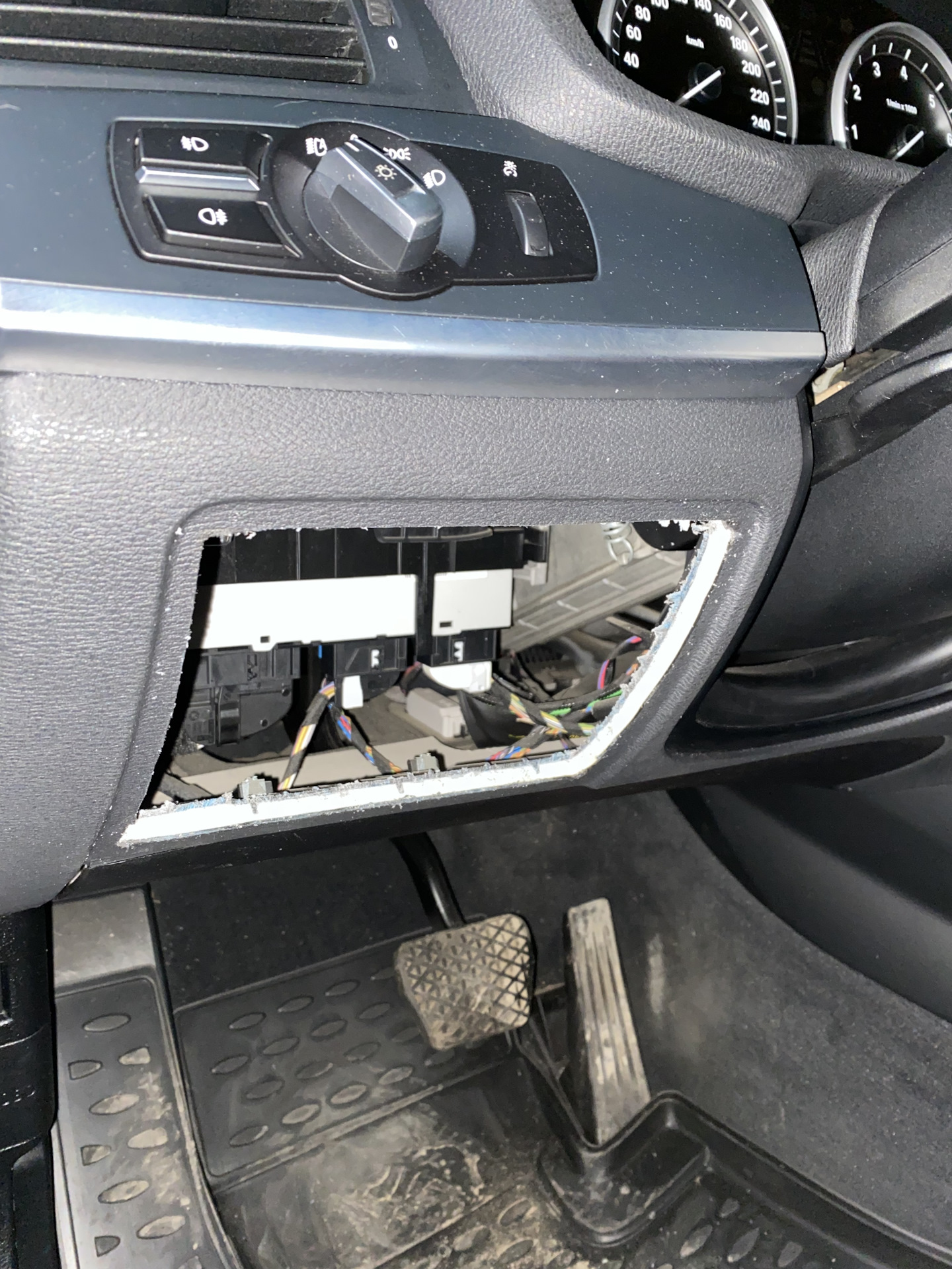 Продолжаем дооснащение S493A. Бардачок водителя. — BMW X3 (F25), 3 л ...