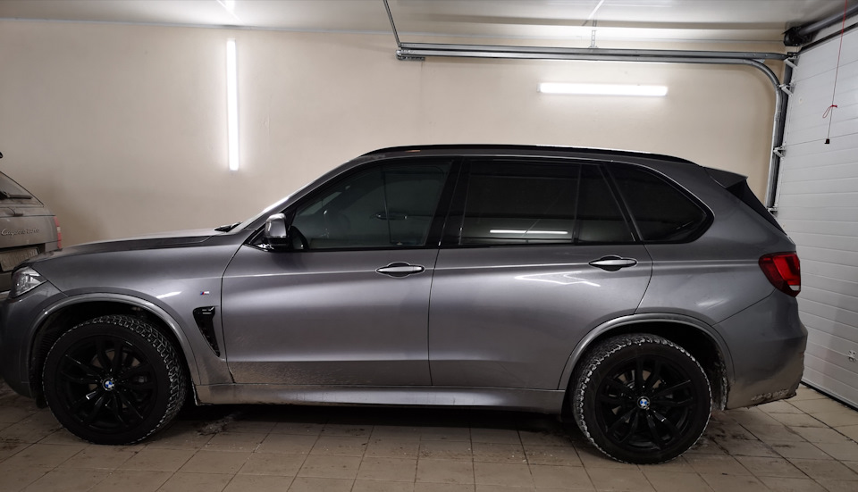И диски в черно! — BMW X5 (F15), 3 л, 2017 года | стайлинг | DRIVE2
