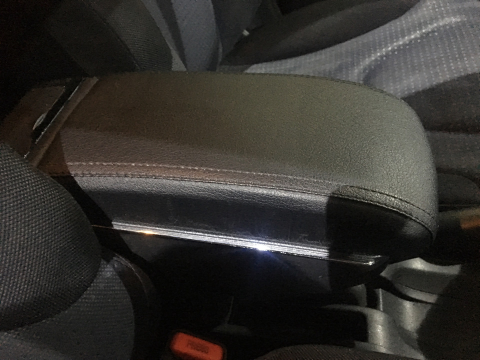 Подлокотник — Honda Fit (2G), 1,3 л., 2008 года | тюнинг | DRIVE2