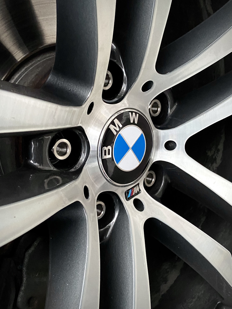 Титановые болты:) колесные — BMW X6 (F16), 3 л, 2015 года | колёсные ...