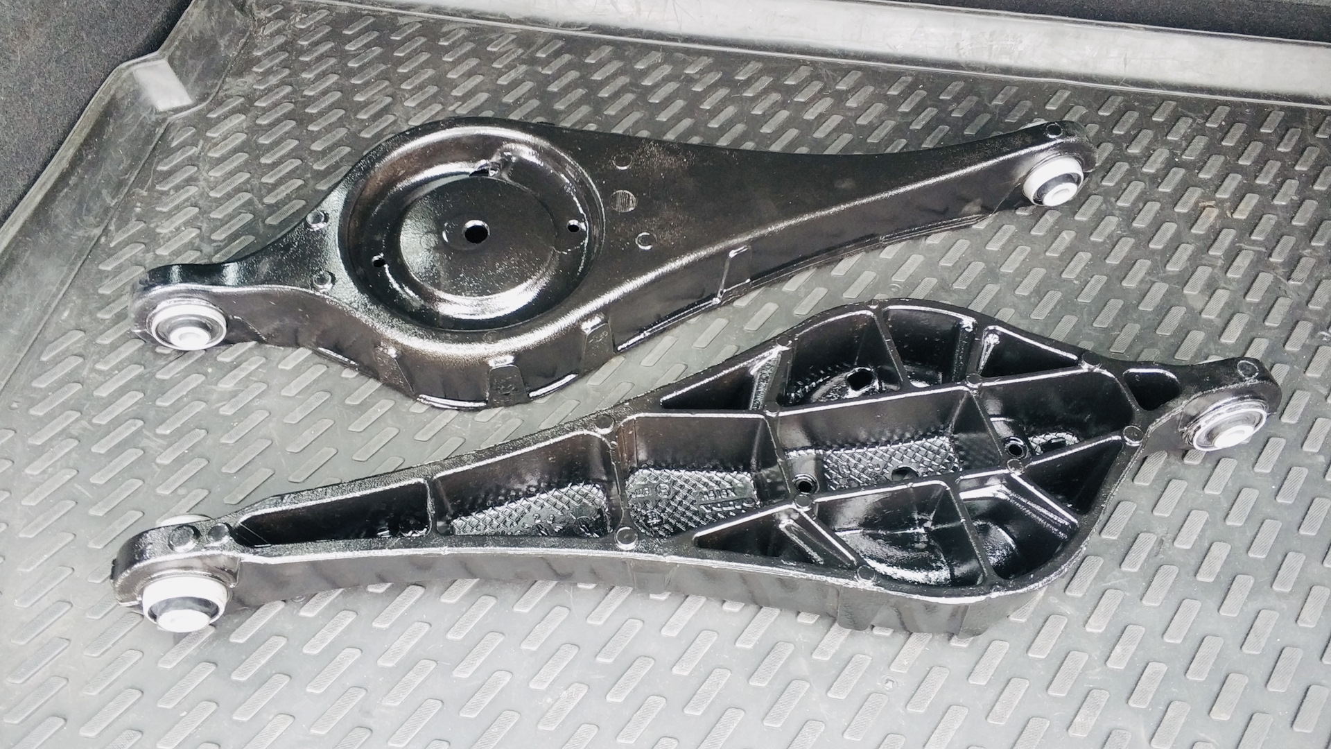 Замена рычагов задней подвески — Volvo XC60 (1G), 2,4 л, 2017 года ...