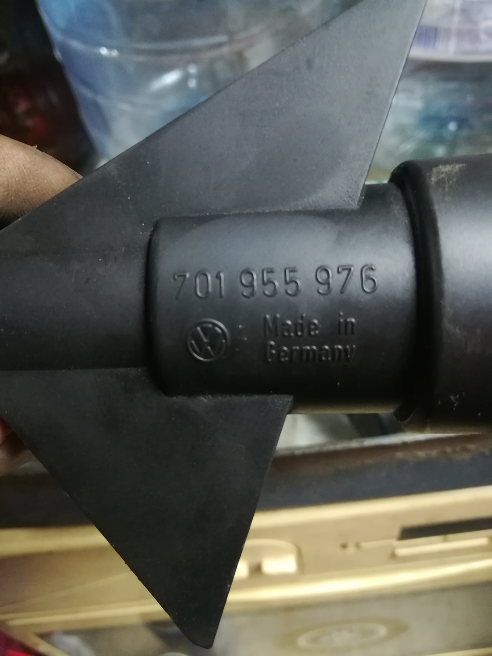 701955976 ФОРСУНКА СТЕКЛООЧИСТИТЕЛЯ/HUBZYLINDR VAG | Запчасти на DRIVE2