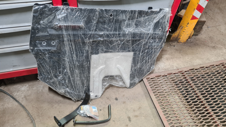 Композитная защита в Polo Sedan — Volkswagen Polo Sedan, 1,6 л, 2011 ...