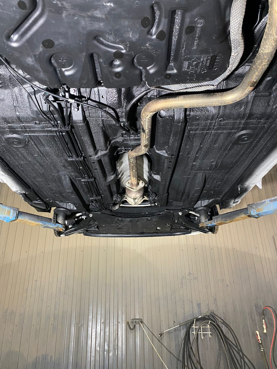 Антикоррозийная обработка — Livan X3 Pro, 1,5 л, 2023 года | тюнинг | DRIVE2