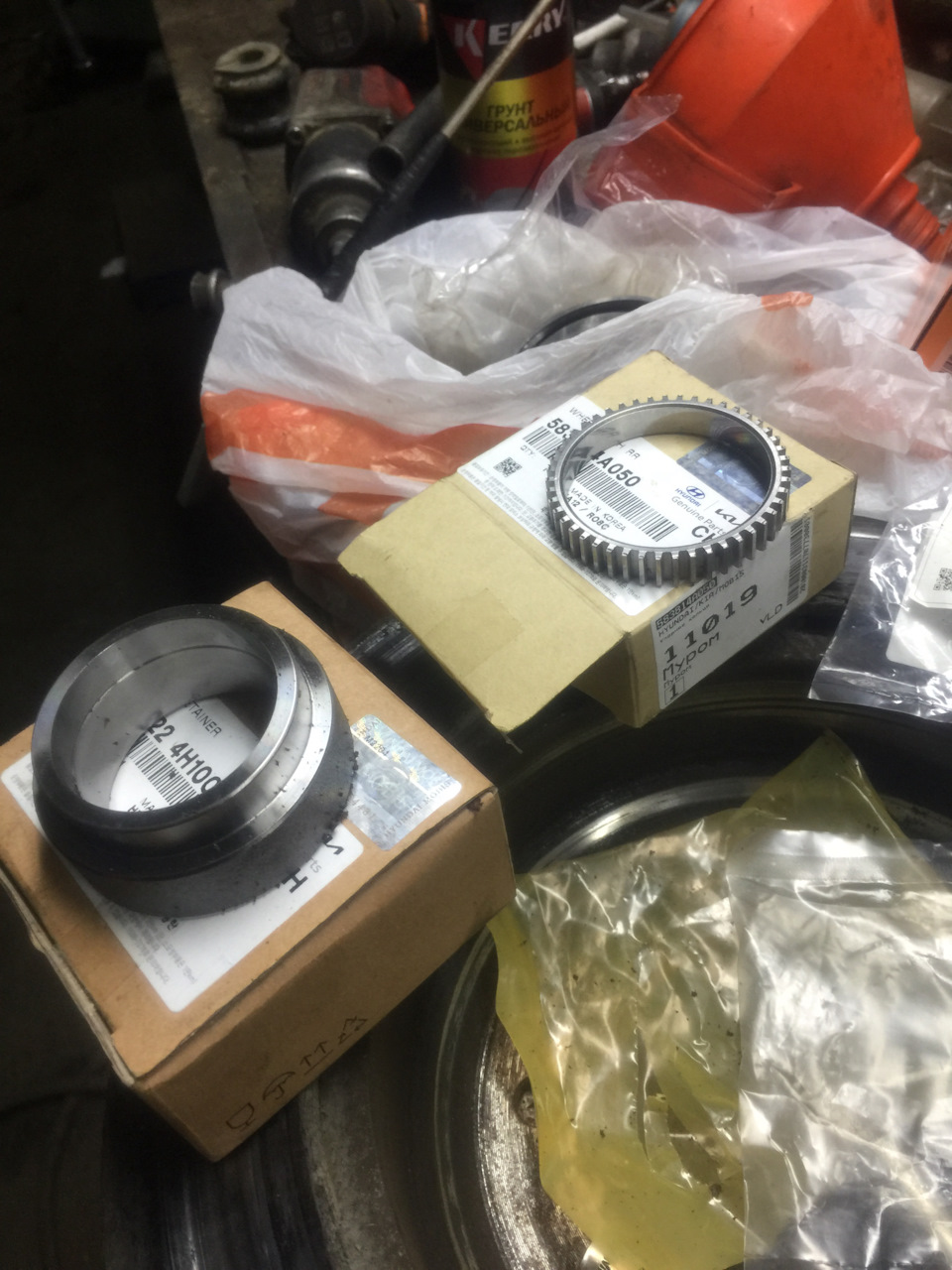 Замена заднего ступичного подшипника — Hyundai Grand Starex, 2,5 л ...