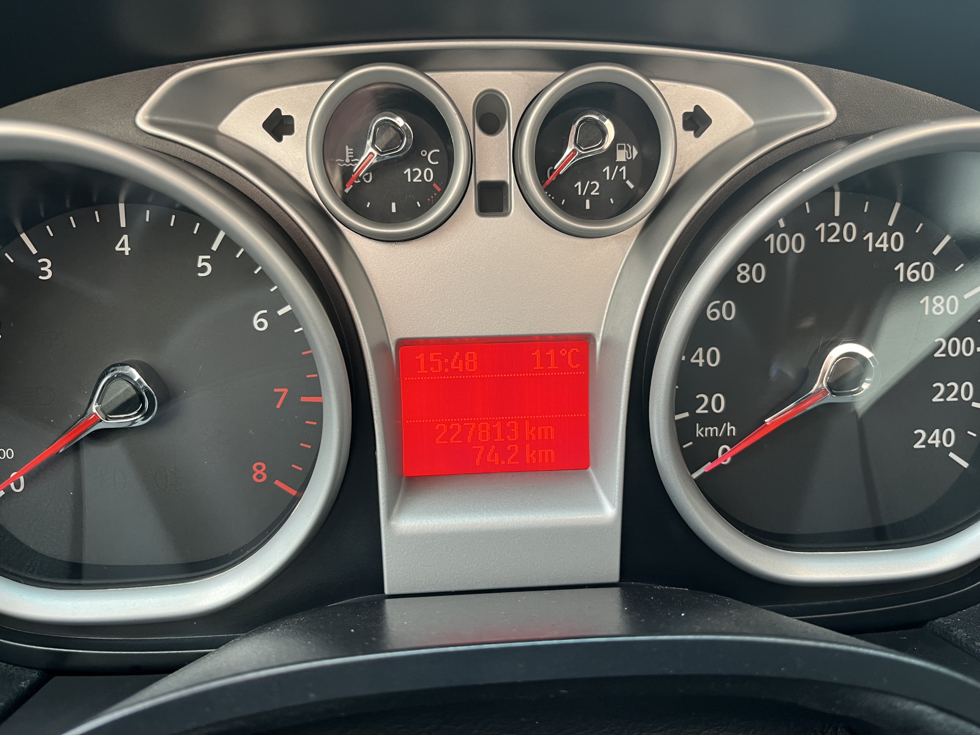 Устранение засвета дисплея — Ford Focus Sedan II, 2 л, 2010 года ...