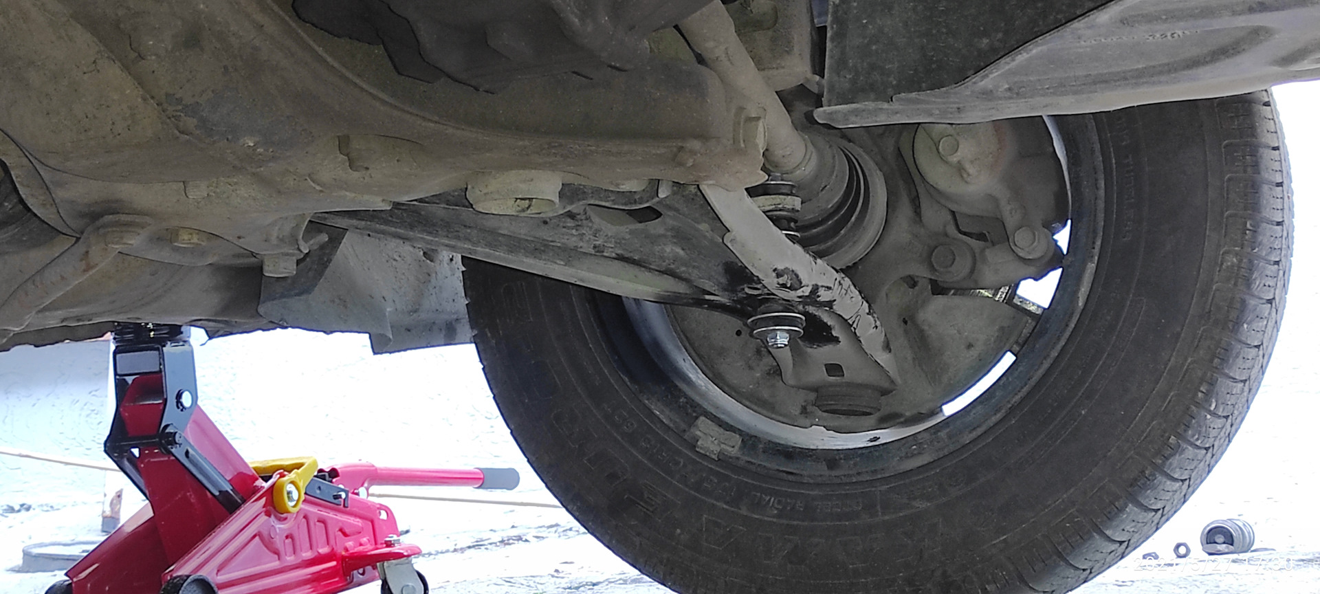 Замена стоек стабилизатора. — Toyota Yaris Verso, 1,5 л, 2001 года ...