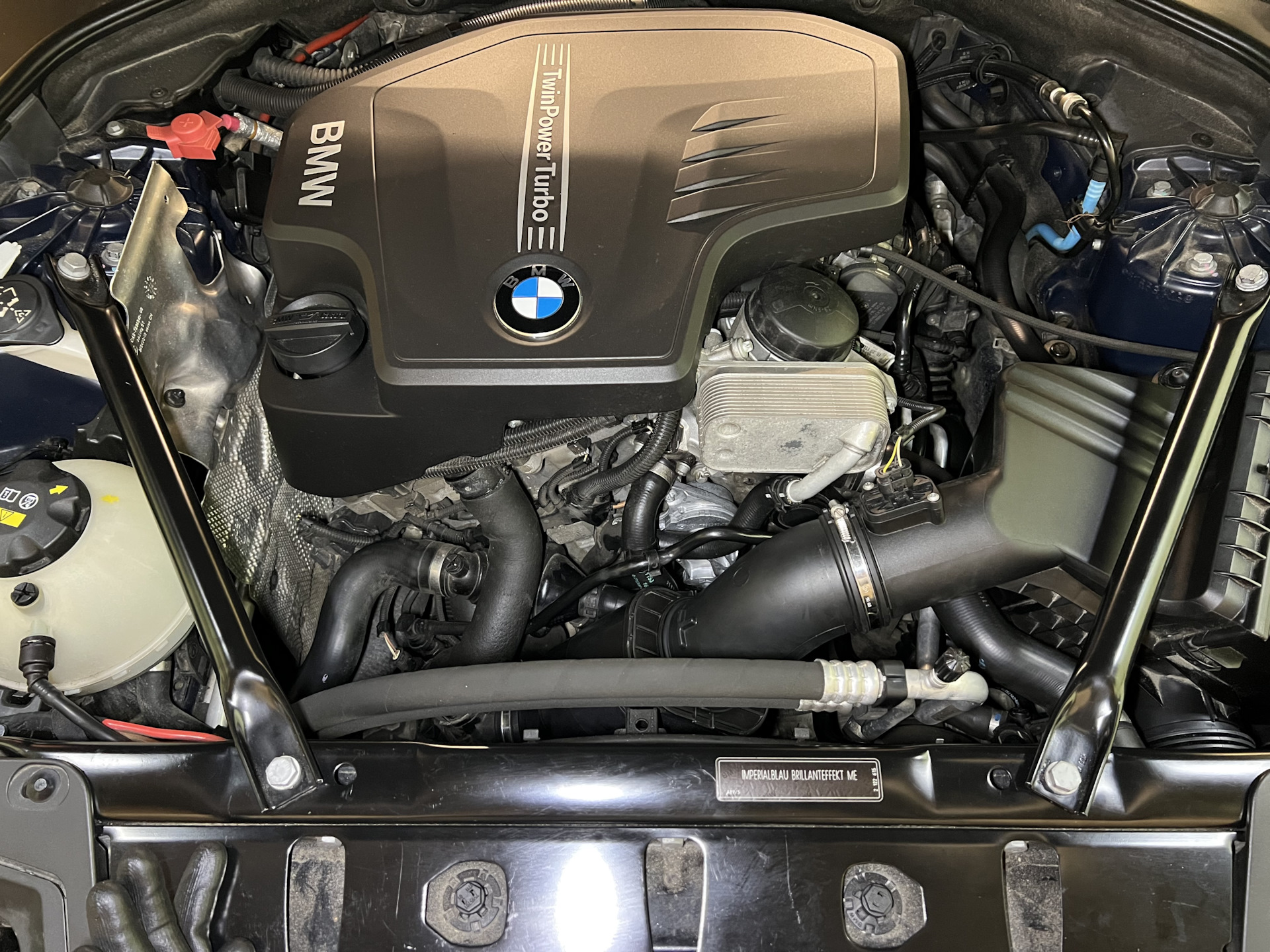 Замена масла двс, замена натяжителя с ремнём. — BMW 5 series (F10), 2 л ...