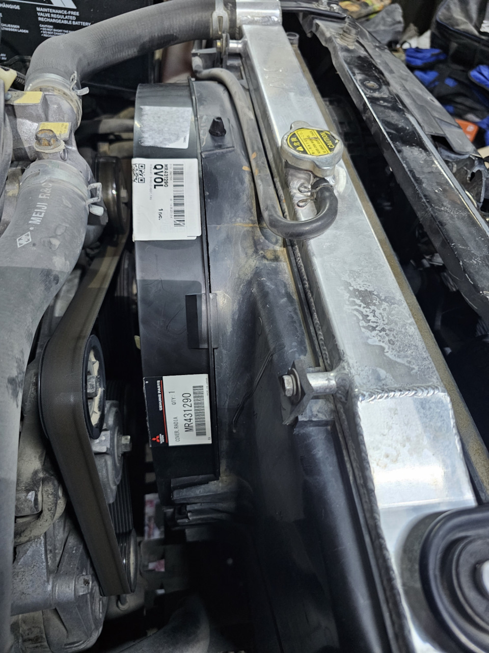 Замена радиатора 50мм от AJS — Mitsubishi Pajero (3G), 3 л, 2005 года ...