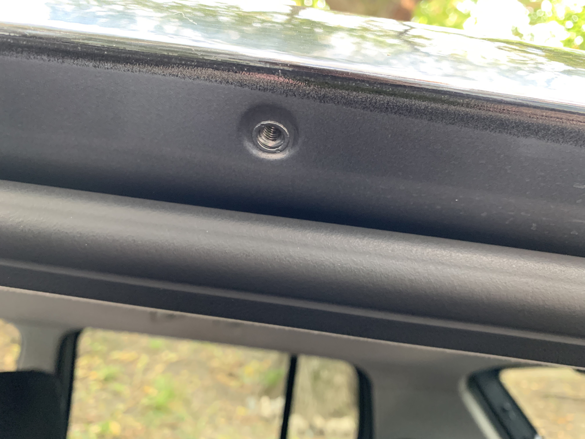 Те що забули встановити… або заглушки в місця кріплення багажнику на ...