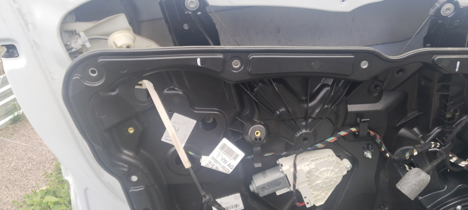 Замена электромоторчиков замка и тросика водительской двери ...