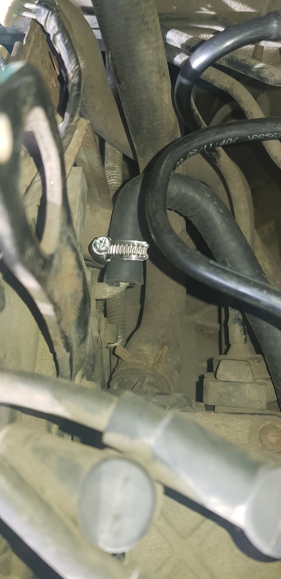 Замена патрубка — Ford Focus II Hatchback, 1,6 л, 2008 года | поломка ...