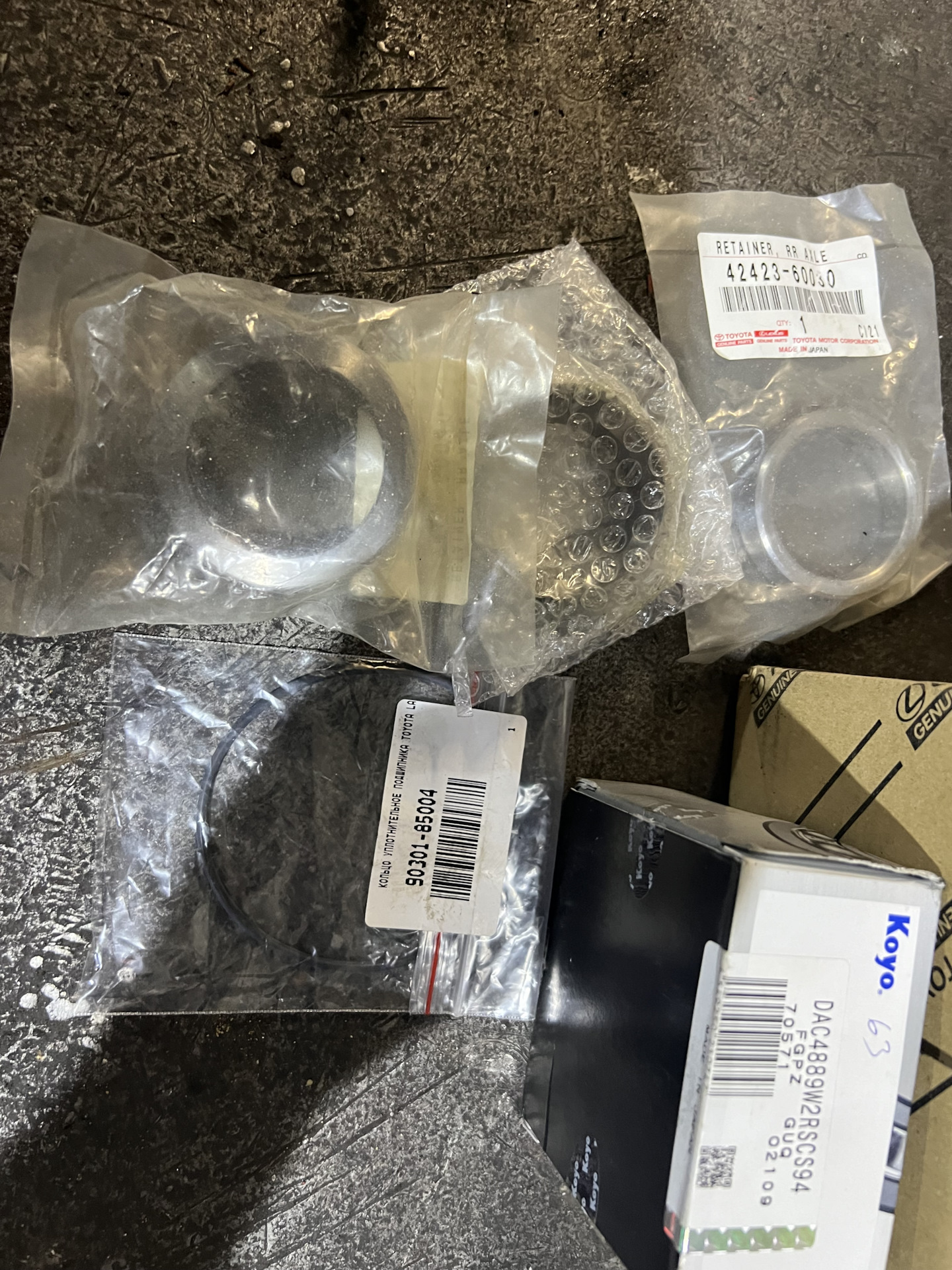 Подшипники задней полуоси — Toyota Land Cruiser 100, 4,2 л, 2006 года ...