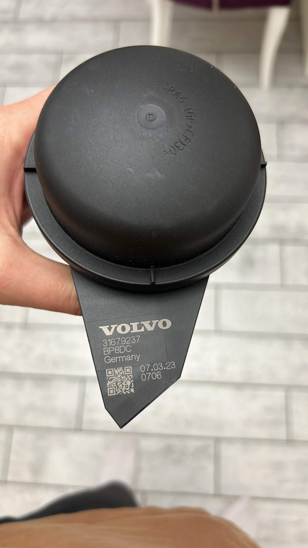 Замена топливного фильтра — Volvo V60 (2G), 2 л, 2020 года | визит на ...