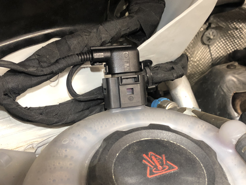 Подкапотные колпачки на разъемы в Tiguan NF — Volkswagen Tiguan (2G), 2 ...