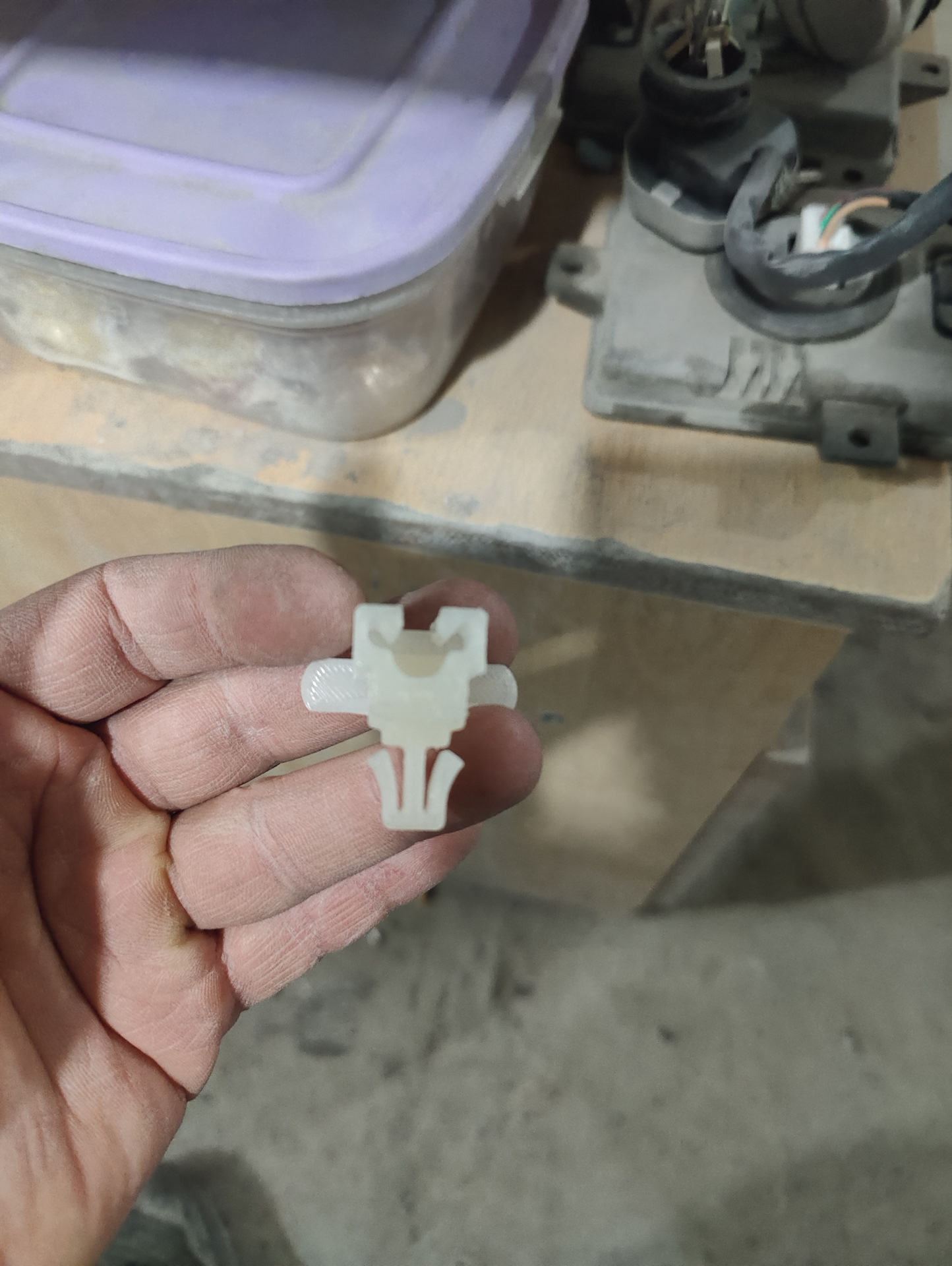 Клипса в корректор фары — Honda Accord (7G), 2,4 л, 2004 года ...