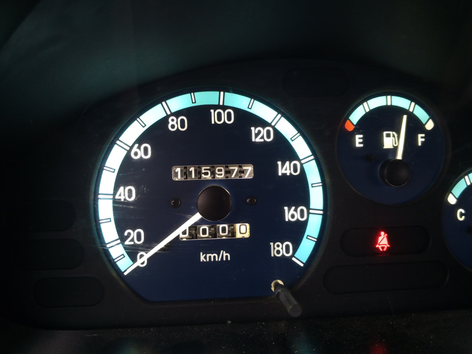 [48] Замена крышки трамблера, бегунка и подтяжка приводных ремней ...