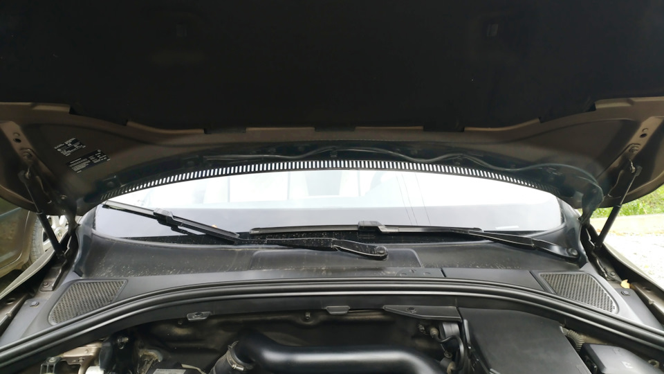 Замена форсунок омывателя лобового стекла — Volvo XC60 (1G), 2,5 л ...