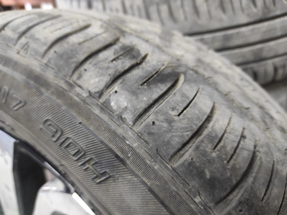 Шины летние Dunlop 195/60 R17 на Toyota Raize. Б/у | 8 000 ₽ в городе ...