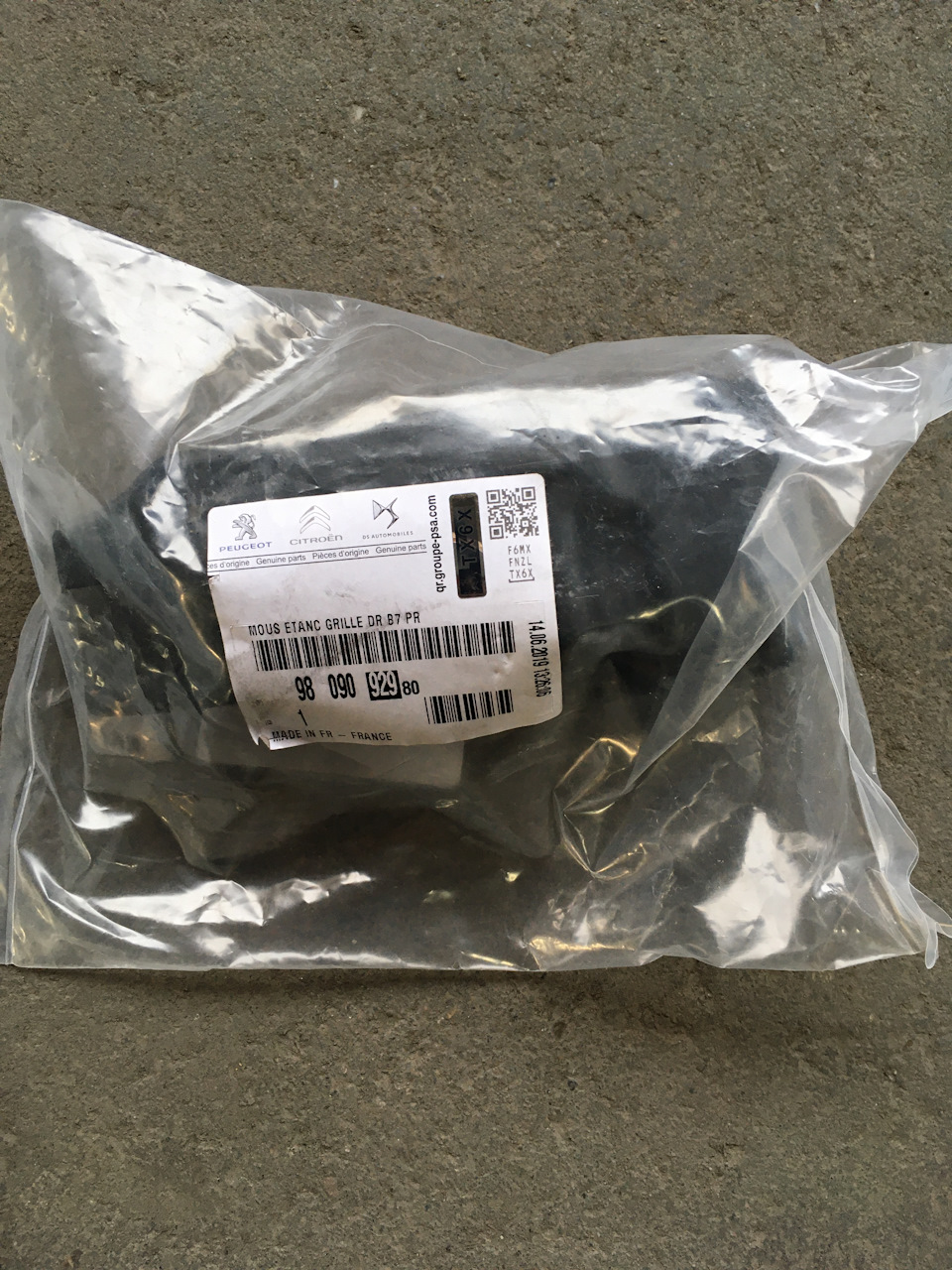 9809092980 Уплотнитель капота правый CITROEN: C4 Peugeot Citroen ...