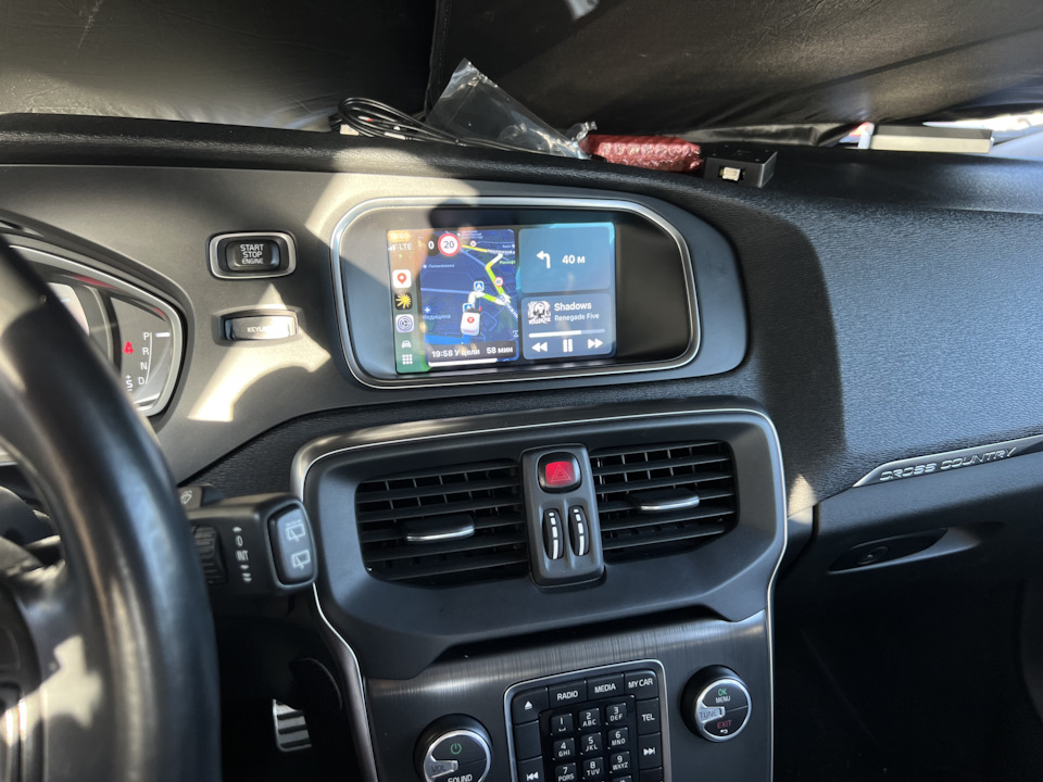 Установка модуля CarPlay в Volvo V40 — Volvo V40 Cross Country, 2 л ...