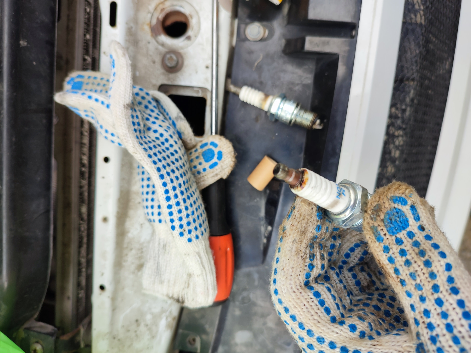 Замена свечей и высоковольтных проводов. — Daewoo Nexia (N150), 1,5 л ...