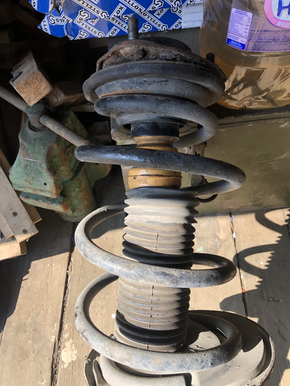 Опорные подшипники и пыльники амортизаторов — Toyota Highlander (XU50 ...