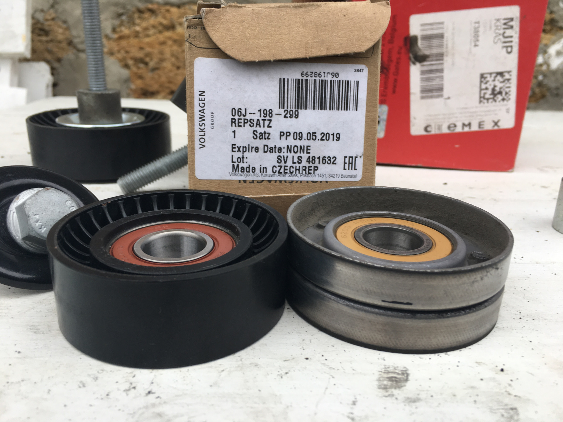 Ролики навесного + трещина в выпуске :( — Volkswagen Polo Sedan, 1,6 л ...