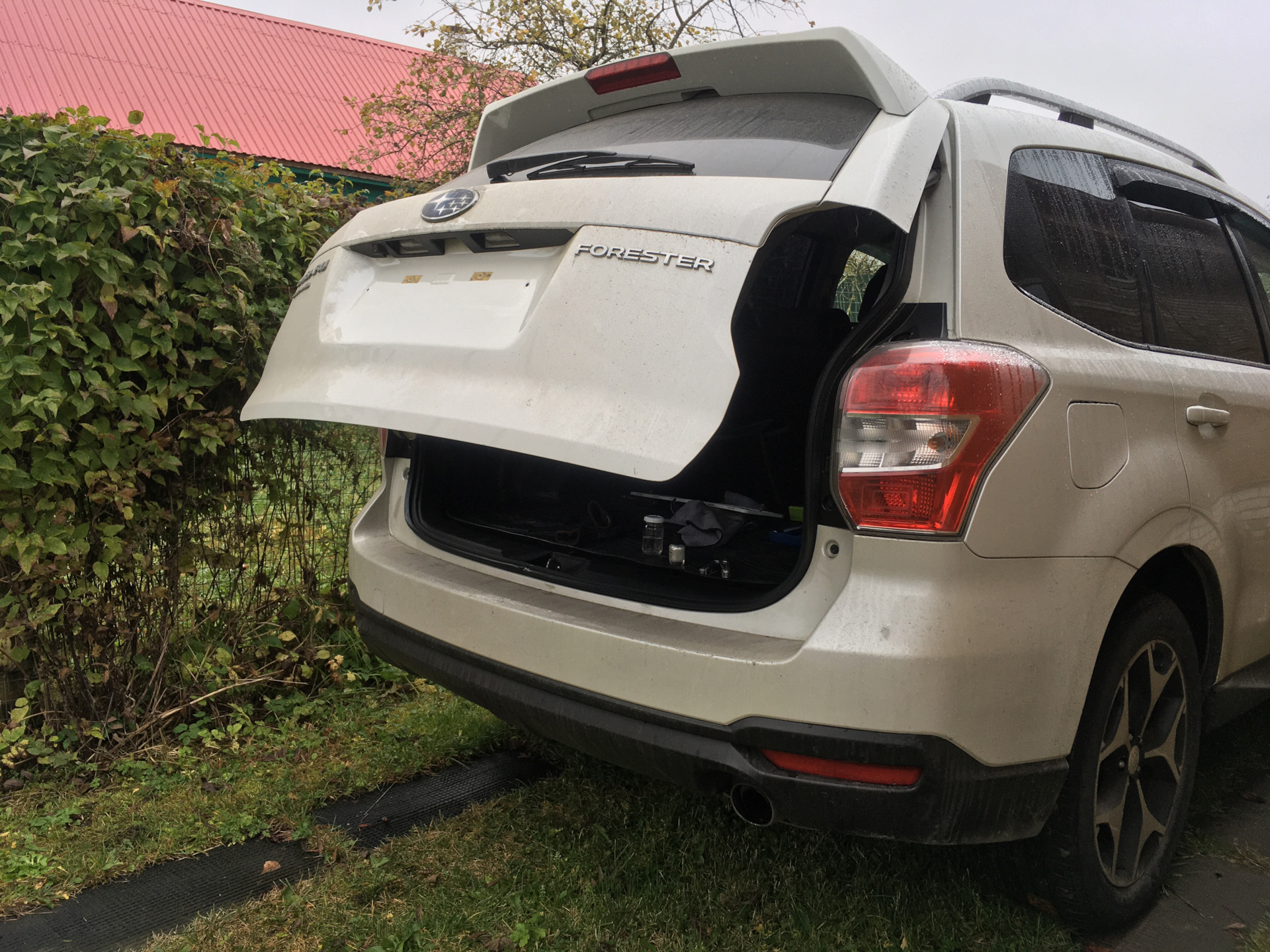 22. Привет из-под номерной рамки — Subaru Forester (SJ), 2 л, 2014 года ...