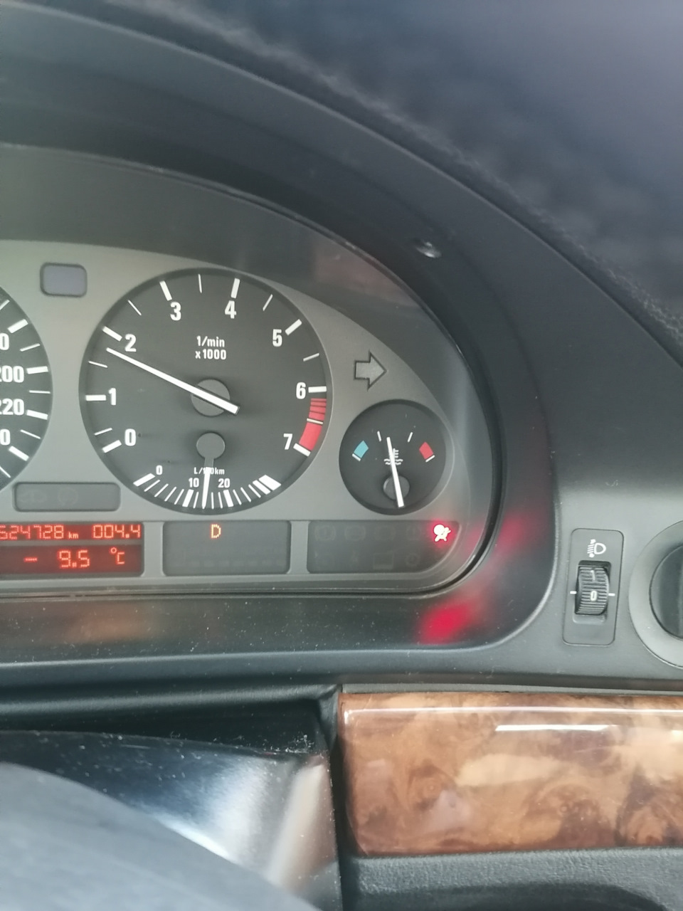 Лайфхак открытия замерзшего замка багажника — BMW 5 series (E39), 2,5 л ...