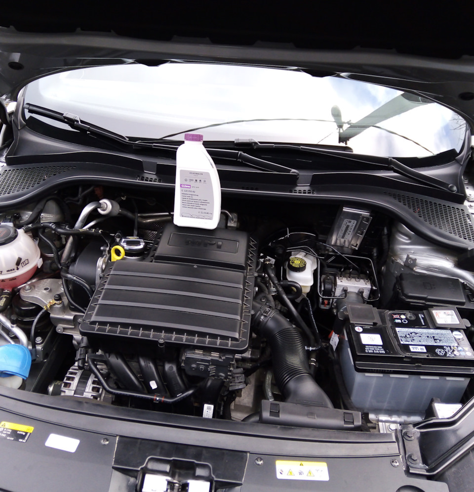Готовая смесь охлаждающей жидкости VAG G12E050A2 — Volkswagen Polo ...
