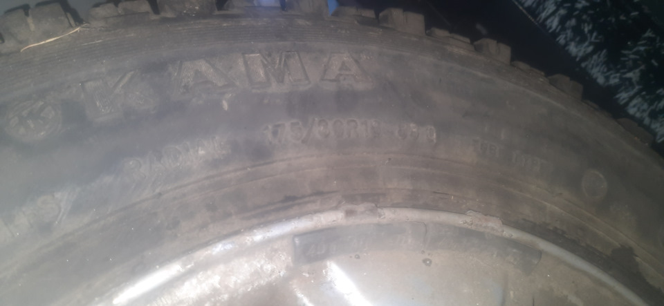 Шины зимние шипованные Кама 175/80 R16, литые диски 7Jx16 5x139,7 на ...