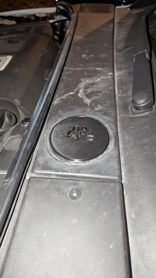 Крышка в жабо, лючок к тормозной жидкости на Volvo S60 (2G), Volvo XC60 ...