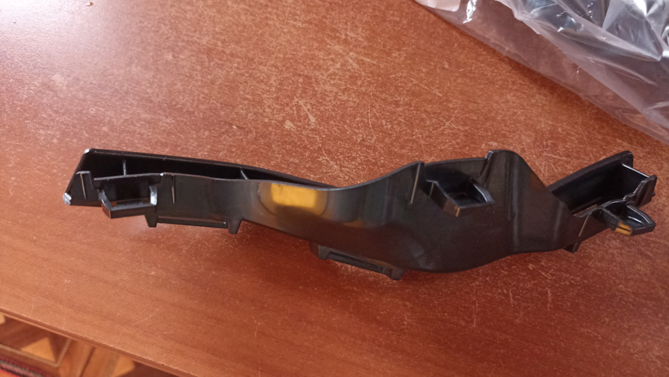 Кронштейн бампера — Ford Escape (2G), 2,3 л, 2008 года | кузовной ...