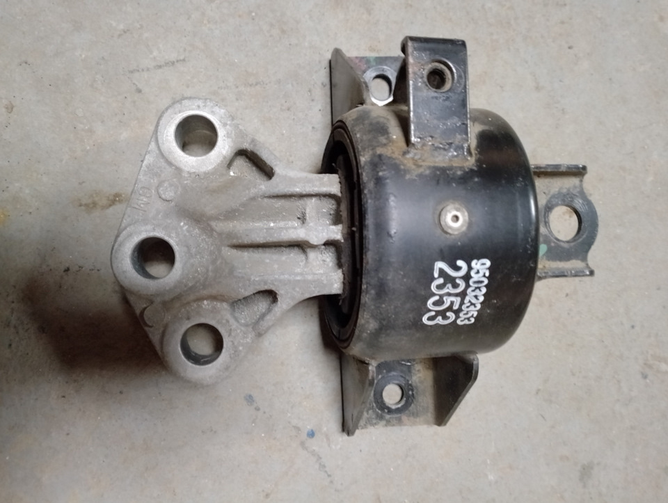 95032353 Опора двс левая GM | Запчасти на DRIVE2