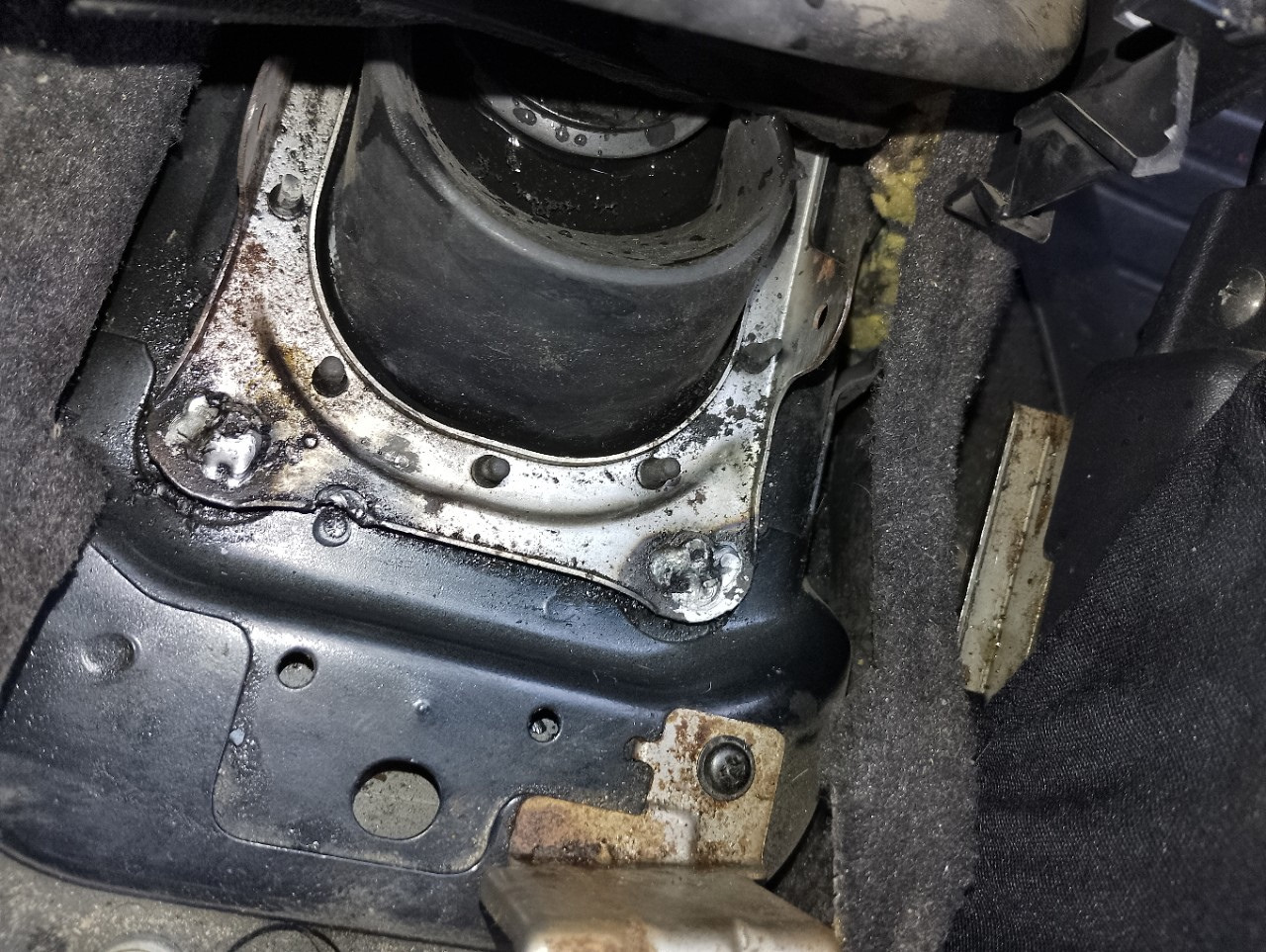 Ремонт опоры кулисы — Nissan Almera Classic (B10), 1,6 л, 2009 года ...