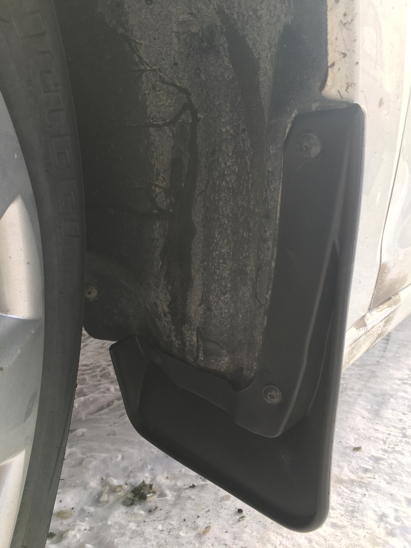 Замена переднего брызговика — Skoda Rapid (1G), 1,6 л, 2017 года ...