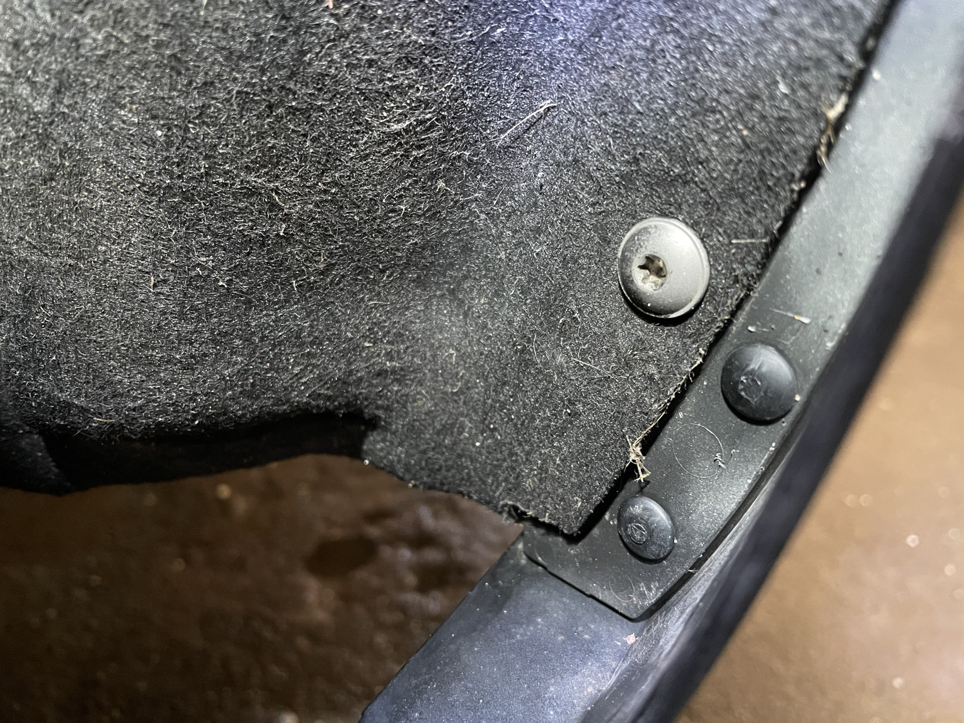 Установка брызговиков. — Audi A4 Avant (B9), 2 л, 2019 года ...