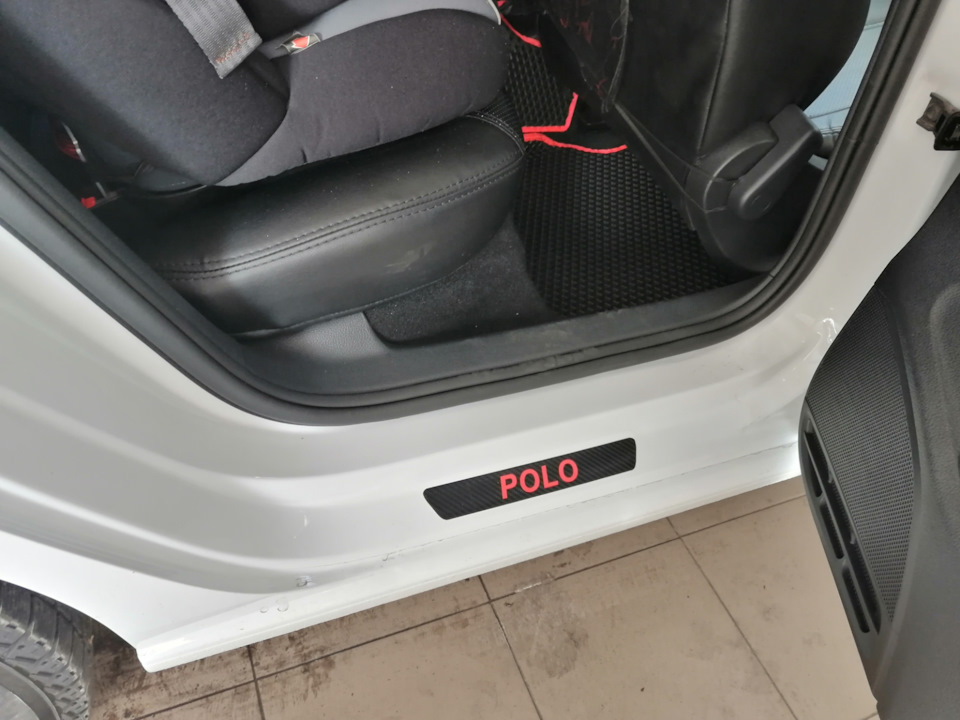 Наклейки на пороги и новые эва ковры в салон. — Volkswagen Polo Sedan ...