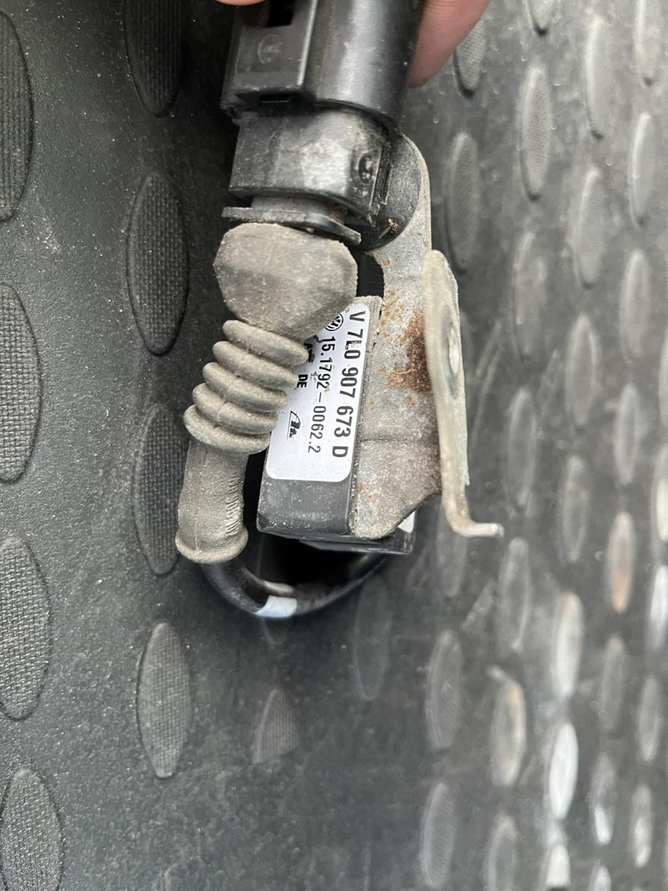 7L0907673D Датчик ускорения для VAG | Запчасти на DRIVE2