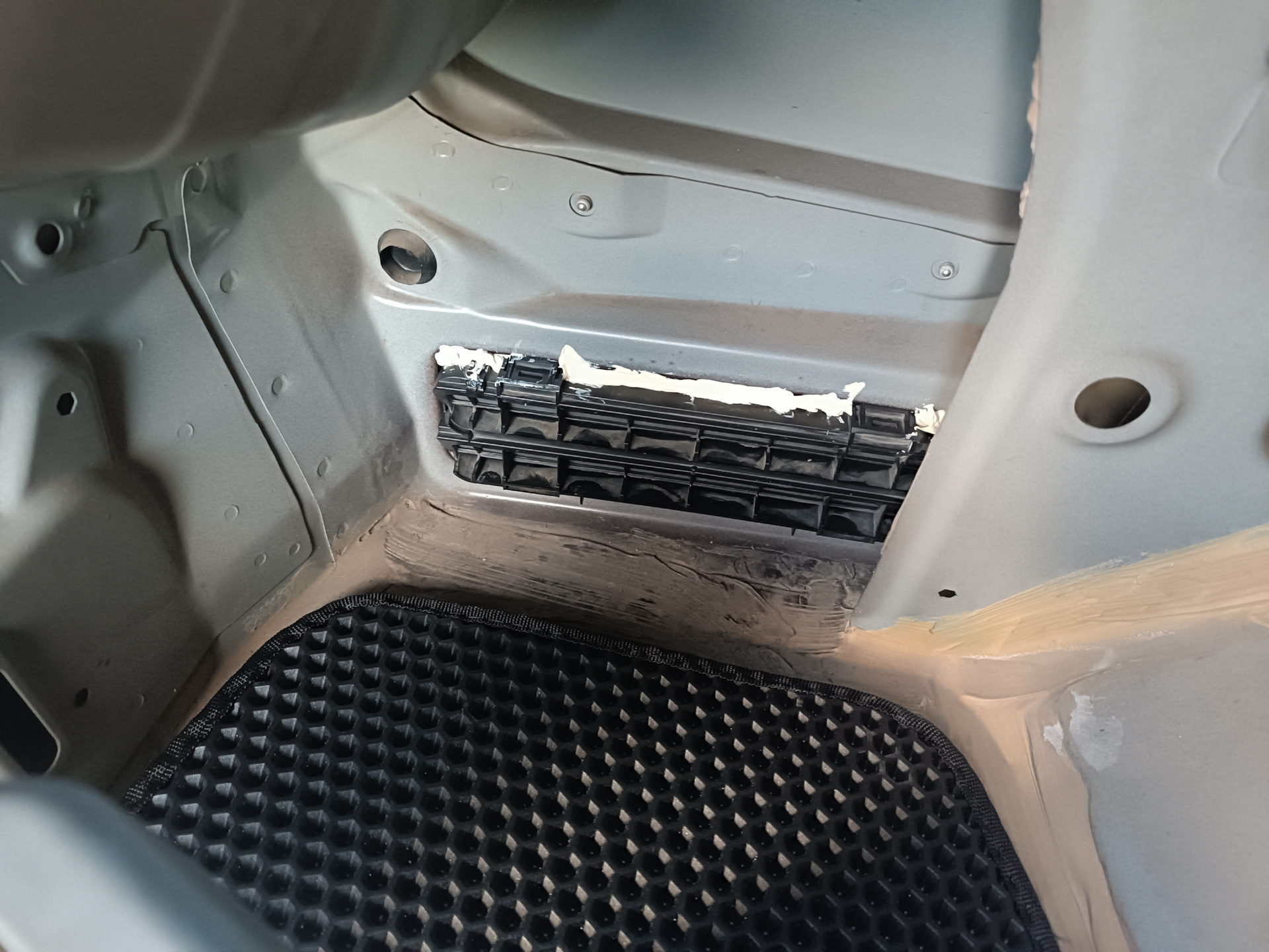 Вода в багажнике — Chevrolet Cruze (1G), 1,8 л, 2014 года | своими ...