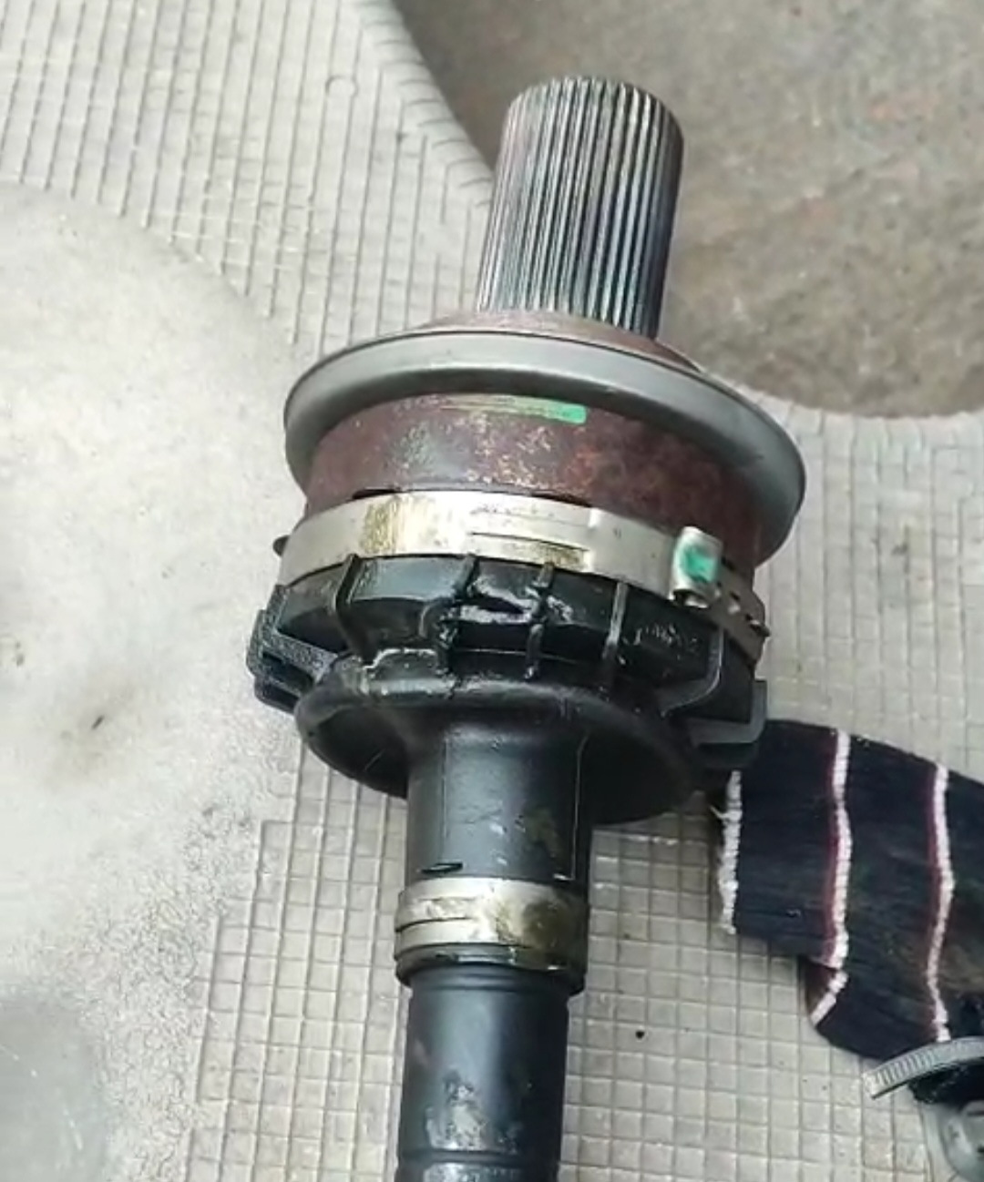 Help! Пыльник заднего привода. — Volvo XC90 (2G), 2 л, 2022 года ...