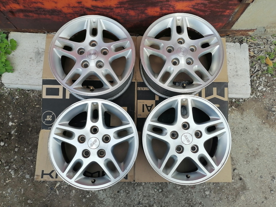 Литые диски Chrysler 7Jx16 ET50,8 5x127 на Jeep Grand Cherokee (WJ). Б ...