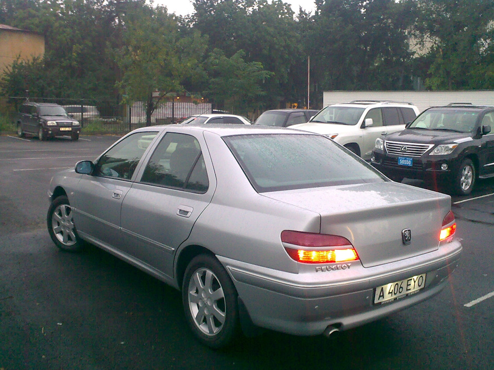Задние противотуманки — теперь светят обе — Peugeot 406, 2 л, 2004 года ...