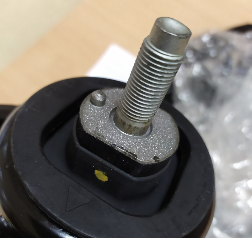 Замена правой подушки двигателя. — Hyundai i40, 2 л, 2016 года | визит ...