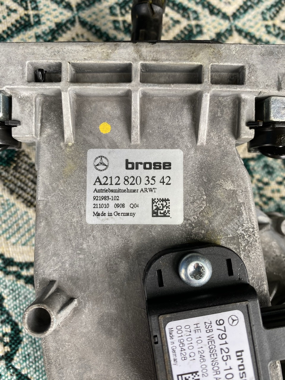 A2128203542 Механизм подъема крышки (двери) багажника Mercedes-Benz ...